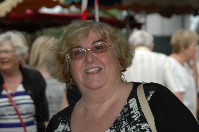 De longues vacances méritées pour Denise Gauthier – EWANEWS – Archives